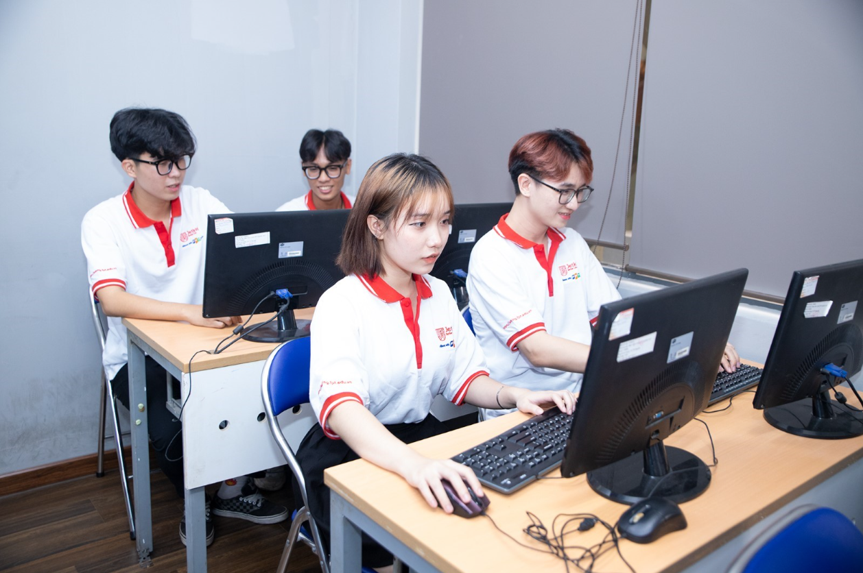 Tiếp Sức Nghề IT 2023 cùng quỹ học bổng FPT Jetking