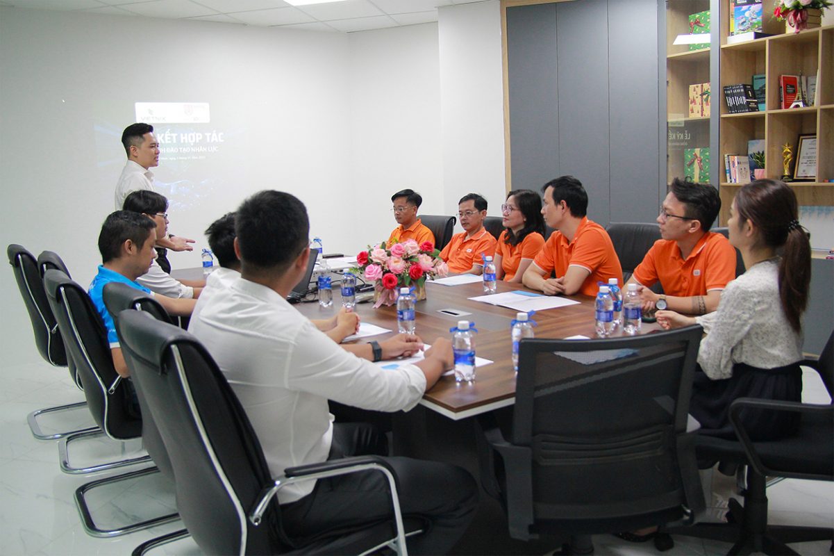 Vietnix Hợp Tác cùng FPT Jetking Trong Công Tác Đào Tạo